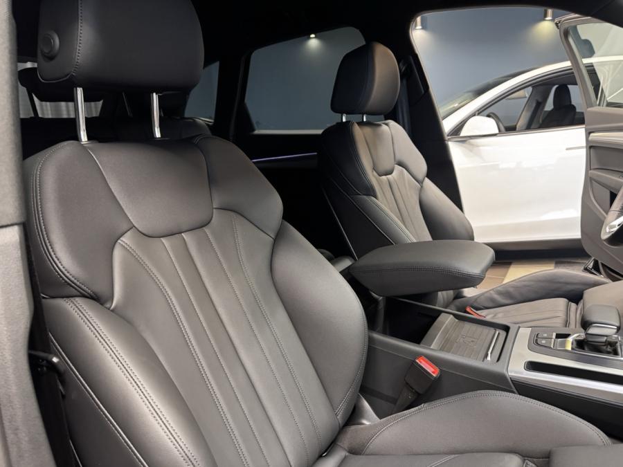 Melns Audi Q5 2024 Rīga, ar dzinēja tilpumu 2.00 L un nobraukumu 16 tūkst. km par 39990 €, foto 22 vietnē AUTOMOTO.COM.LV