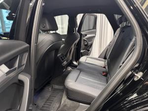 Melns Audi Q5 2024 Rīga, ar dzinēja tilpumu 2.00 L un nobraukumu 16 tūkst. km par 39990 €, foto 23 vietnē AUTOMOTO.COM.LV