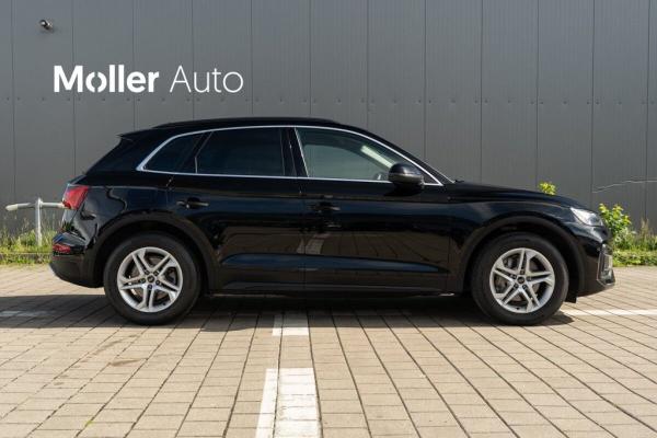 Melns Audi Q5 2024 Viļņa, ar dzinēja tilpumu 2.00 L un nobraukumu 23 tūkst. km par 34000 €, foto 7 vietnē AUTOMOTO.COM.LV