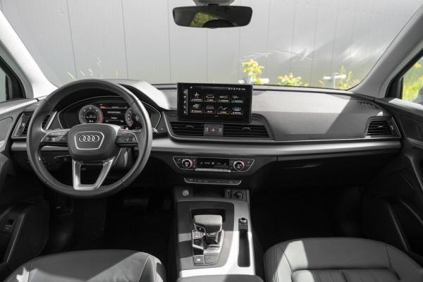 Melns Audi Q5 2024 Viļņa, ar dzinēja tilpumu 2.00 L un nobraukumu 23 tūkst. km par 34000 €, foto 10 vietnē AUTOMOTO.COM.LV