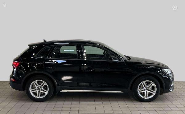 Black Audi Q5 2024 in Kaunas, with an engine capacity of 1.97 L and mileage of 54 thousand km for 35900 €, photo 3 on AUTOMOTO.COM.LV