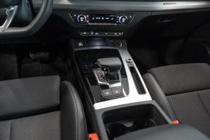 Melns Audi Q5 2024 Viļņa, ar dzinēja tilpumu 2.00 L un nobraukumu 105 tūkst. km par 35900 €, foto 19 vietnē AUTOMOTO.COM.LV