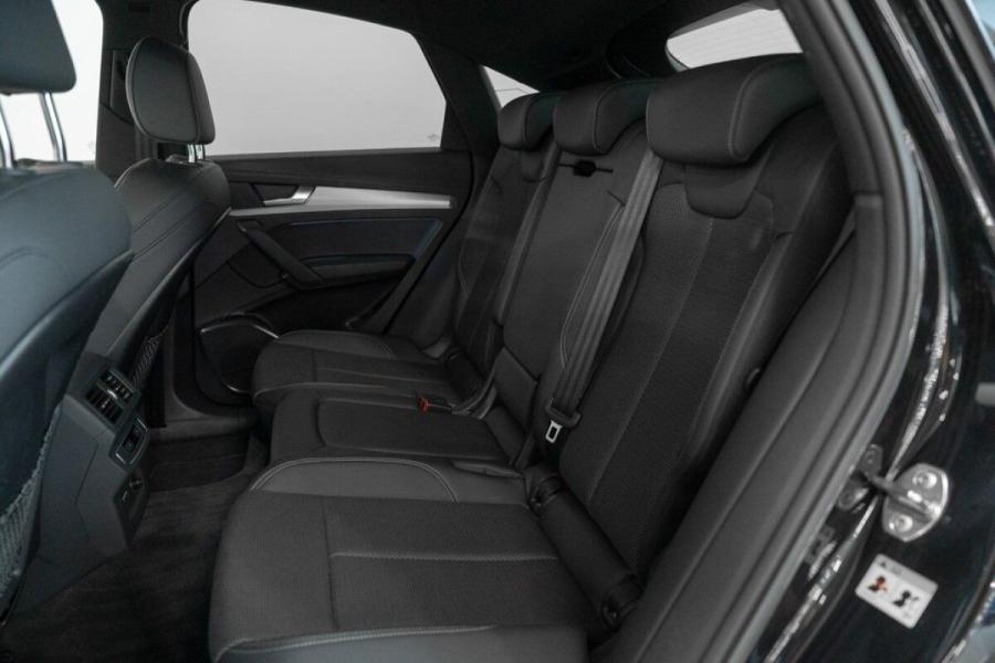 Melns Audi Q5 2024 Viļņa, ar dzinēja tilpumu 2.00 L un nobraukumu 105 tūkst. km par 35900 €, foto 20 vietnē AUTOMOTO.COM.LV