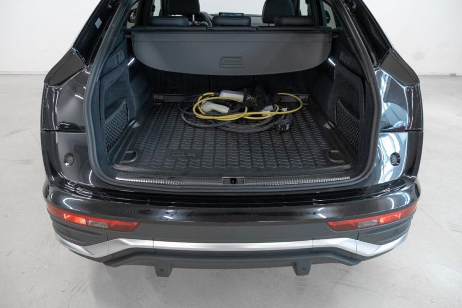 Melns Audi Q5 2024 Viļņa, ar dzinēja tilpumu 2.00 L un nobraukumu 105 tūkst. km par 35900 €, foto 21 vietnē AUTOMOTO.COM.LV