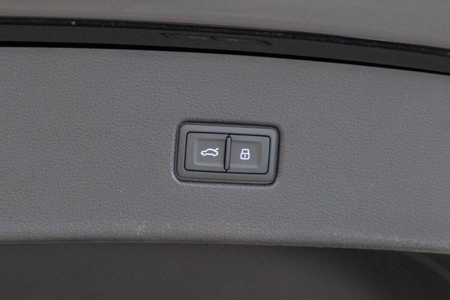 Melns Audi Q5 2024 Viļņa, ar dzinēja tilpumu 2.00 L un nobraukumu 105 tūkst. km par 35900 €, foto 22 vietnē AUTOMOTO.COM.LV