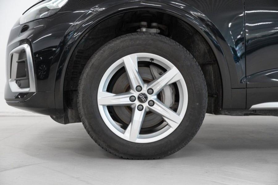 Melns Audi Q5 2024 Viļņa, ar dzinēja tilpumu 2.00 L un nobraukumu 105 tūkst. km par 35900 €, foto 24 vietnē AUTOMOTO.COM.LV