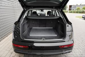 Melns Audi Q5 2024 Rīga, ar dzinēja tilpumu 2.00 L un nobraukumu 19 tūkst. km par 43900 €, foto 31 vietnē AUTOMOTO.COM.LV