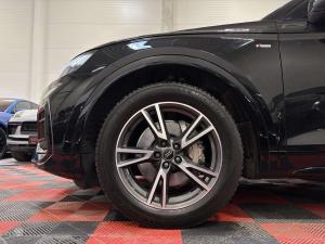 Black Audi Q5 2024 in Vilnius, with an engine capacity of 1.97 L and mileage of 44 thousand km for 44999 €, photo 10 on AUTOMOTO.COM.LV
