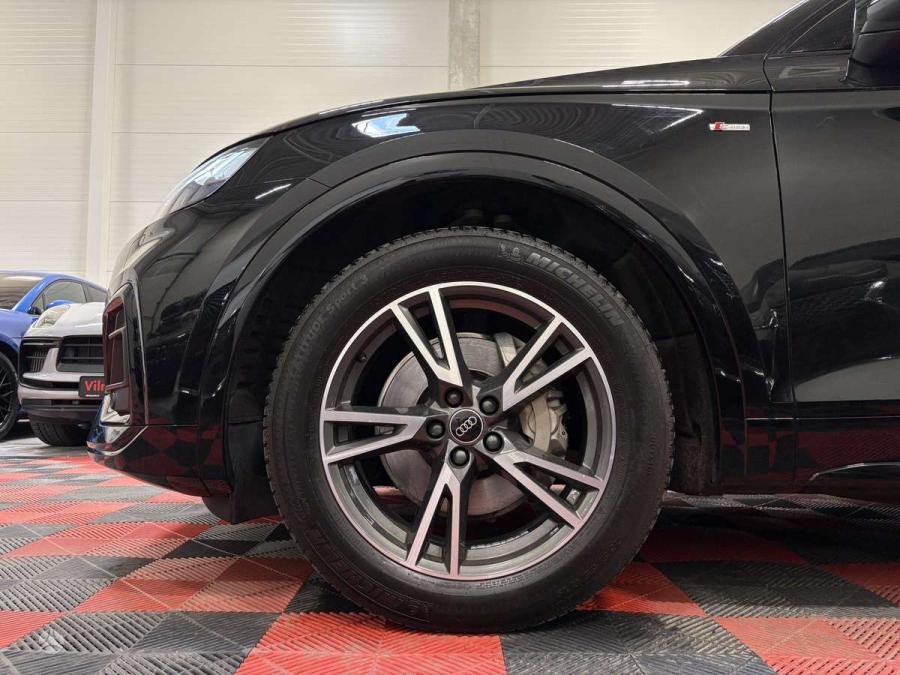Black Audi Q5 2024 in Vilnius, with an engine capacity of 1.97 L and mileage of 44 thousand km for 44999 €, photo 10 on AUTOMOTO.COM.LV