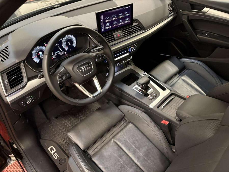 Black Audi Q5 2024 in Vilnius, with an engine capacity of 1.97 L and mileage of 44 thousand km for 44999 €, photo 12 on AUTOMOTO.COM.LV