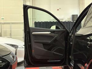 Black Audi Q5 2024 in Vilnius, with an engine capacity of 1.97 L and mileage of 44 thousand km for 44999 €, photo 13 on AUTOMOTO.COM.LV