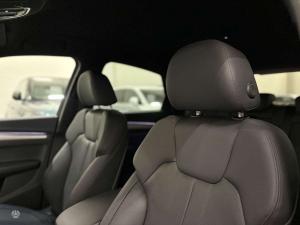 Black Audi Q5 2024 in Vilnius, with an engine capacity of 1.97 L and mileage of 44 thousand km for 44999 €, photo 16 on AUTOMOTO.COM.LV