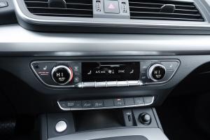 Melns Audi Q5 2024 Mārupe, ar dzinēja tilpumu 2.00 L un nobraukumu 15 tūkst. km par 33600 €, foto 23 vietnē AUTOMOTO.COM.LV
