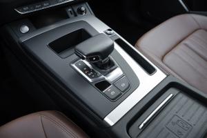 Melns Audi Q5 2024 Mārupe, ar dzinēja tilpumu 2.00 L un nobraukumu 15 tūkst. km par 33600 €, foto 24 vietnē AUTOMOTO.COM.LV