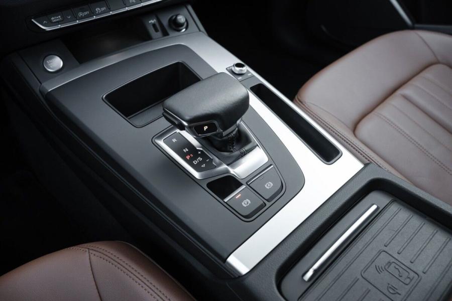 Melns Audi Q5 2024 Mārupe, ar dzinēja tilpumu 2.00 L un nobraukumu 15 tūkst. km par 33600 €, foto 24 vietnē AUTOMOTO.COM.LV