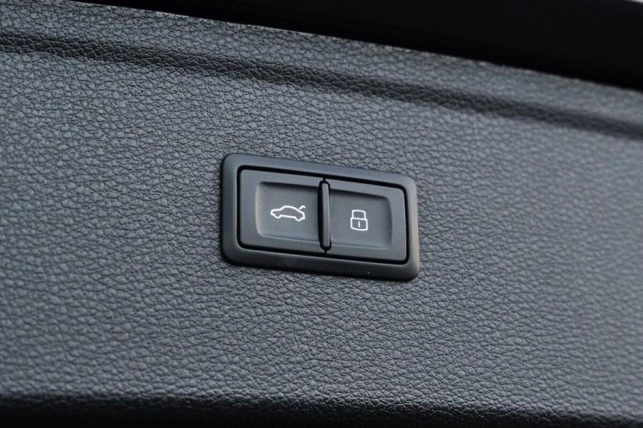 Melns Audi Q5 2024 Mārupe, ar dzinēja tilpumu 2.00 L un nobraukumu 15 tūkst. km par 33600 €, foto 29 vietnē AUTOMOTO.COM.LV