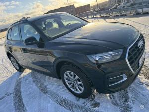 Melns Audi Q5 2025 Viļņa, ar dzinēja tilpumu 1.97 L un nobraukumu 40 tūkst. km par 42000 €, foto  vietnē AUTOMOTO.COM.LV