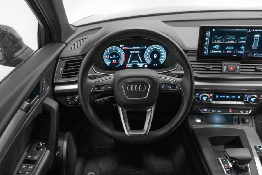 Melns Audi Q5 2025 Viļņa, ar dzinēja tilpumu 2.00 L un nobraukumu 49 tūkst. km par 35350 €, foto 14 vietnē AUTOMOTO.COM.LV