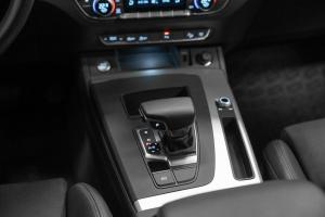 Melns Audi Q5 2025 Viļņa, ar dzinēja tilpumu 2.00 L un nobraukumu 49 tūkst. km par 35350 €, foto 22 vietnē AUTOMOTO.COM.LV