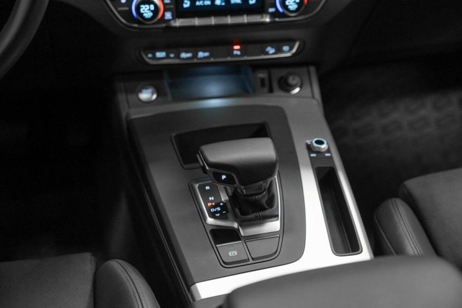 Melns Audi Q5 2025 Viļņa, ar dzinēja tilpumu 2.00 L un nobraukumu 49 tūkst. km par 35350 €, foto 22 vietnē AUTOMOTO.COM.LV