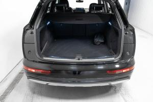 Melns Audi Q5 2025 Viļņa, ar dzinēja tilpumu 2.00 L un nobraukumu 49 tūkst. km par 35350 €, foto 23 vietnē AUTOMOTO.COM.LV