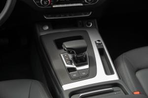 Melns Audi Q5 2025 Viļņa, ar dzinēja tilpumu 2.00 L un nobraukumu 9 tūkst. km par 48700 €, foto 11 vietnē AUTOMOTO.COM.LV