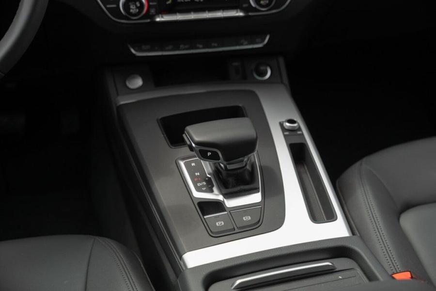 Melns Audi Q5 2025 Viļņa, ar dzinēja tilpumu 2.00 L un nobraukumu 9 tūkst. km par 48700 €, foto 11 vietnē AUTOMOTO.COM.LV
