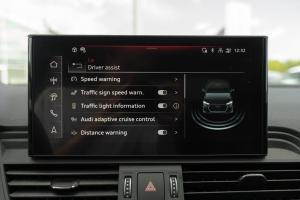 Melns Audi Q5 2025 Viļņa, ar dzinēja tilpumu 2.00 L un nobraukumu 9 tūkst. km par 48700 €, foto 17 vietnē AUTOMOTO.COM.LV