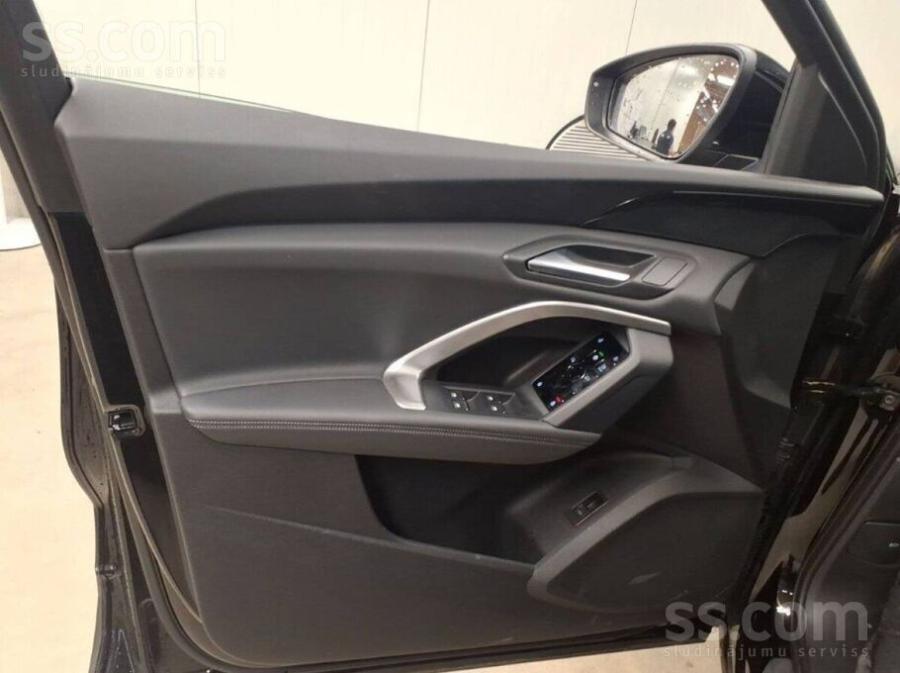 Black Audi Q5 2025 in Riga, with an engine capacity of 2.00 L and mileage of 22 thousand km for 45900 €, photo 7 on AUTOMOTO.COM.LV