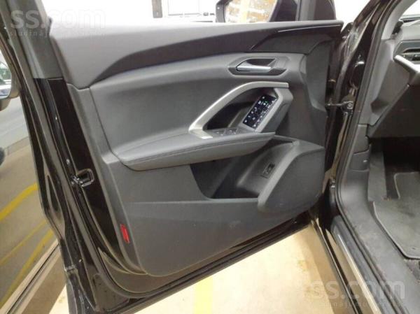 Black Audi Q5 2025 in Riga, with an engine capacity of 2.00 L and mileage of 24 thousand km for 46900 €, photo 4 on AUTOMOTO.COM.LV