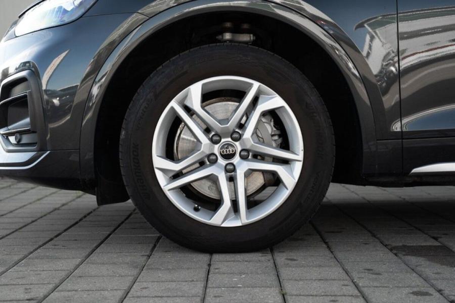 Black Audi Q5 2025 in Vilnius, with an engine capacity of 2.00 L and mileage of 45 thousand km for 34050 €, photo 5 on AUTOMOTO.COM.LV