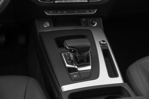 Black Audi Q5 2025 in Vilnius, with an engine capacity of 2.00 L and mileage of 45 thousand km for 34050 €, photo 10 on AUTOMOTO.COM.LV