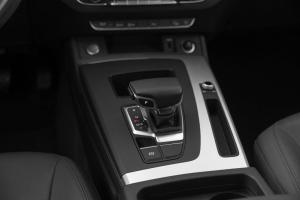 Black Audi Q5 2025 in Vilnius, with an engine capacity of 2.00 L and mileage of 45 thousand km for 34050 €, photo 10 on AUTOMOTO.COM.LV