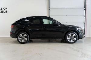 Black Audi Q5 2023 in Vilnius, with an engine capacity of 1.98 L and mileage of 74 thousand km for 36900 €, photo 4 on AUTOMOTO.COM.LV