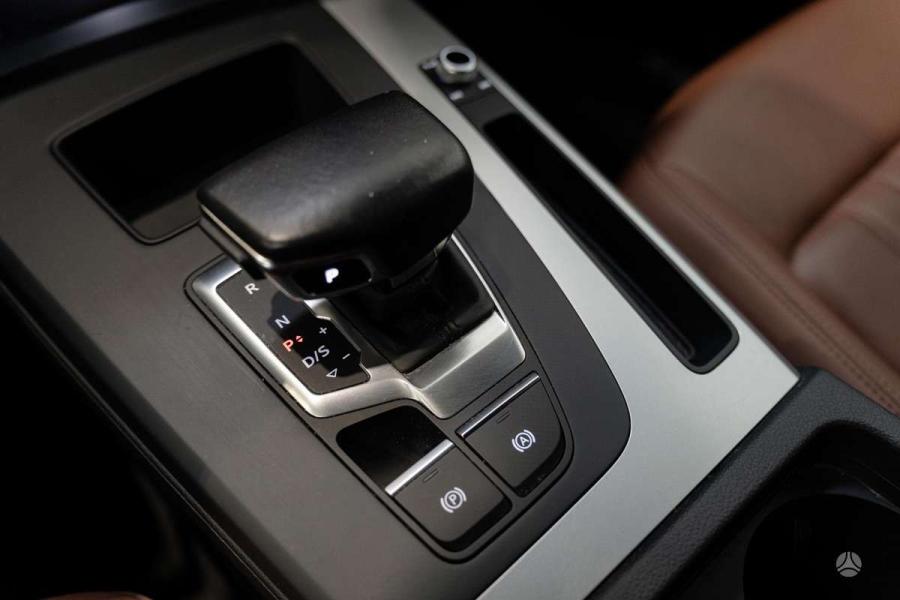 Black Audi Q5 2023 in Vilnius, with an engine capacity of 1.98 L and mileage of 74 thousand km for 36900 €, photo 23 on AUTOMOTO.COM.LV
