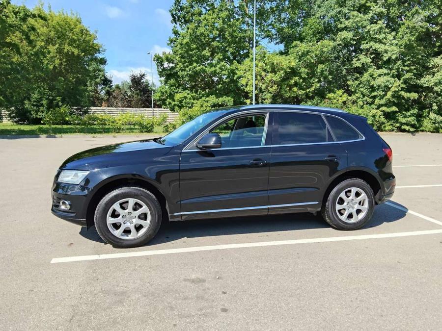 Black Audi Q5 2012 in Kedainiai, with an engine capacity of 2.00 L and mileage of 278 thousand km for 9900 €, photo 8 on AUTOMOTO.COM.LV