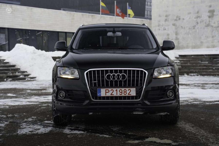 Black Audi Q5 2015 in Vilnius, with an engine capacity of 1.99 L and mileage of 216 thousand km for 12300 €, photo 3 on AUTOMOTO.COM.LV