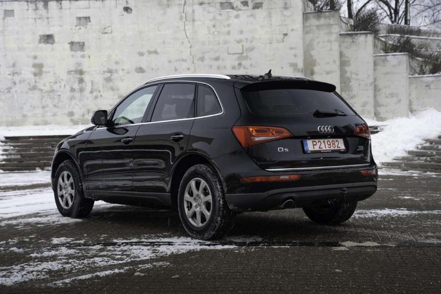 Black Audi Q5 2015 in Vilnius, with an engine capacity of 1.99 L and mileage of 216 thousand km for 12300 €, photo 6 on AUTOMOTO.COM.LV