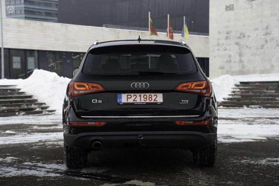 Black Audi Q5 2015 in Vilnius, with an engine capacity of 1.99 L and mileage of 216 thousand km for 12300 €, photo 8 on AUTOMOTO.COM.LV