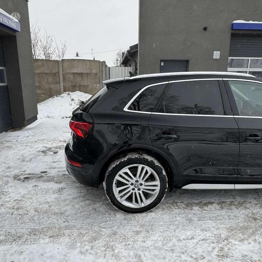 Black Audi Q5 2018 in Taurage, with an engine capacity of 2.00 L and mileage of 213 thousand km for 21900 €, photo 7 on AUTOMOTO.COM.LV