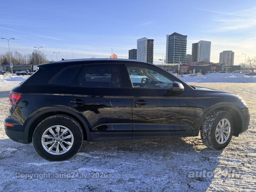 Black Audi Q5 2018 in Tallinn, with an engine capacity of 2.00 L and mileage of 307 thousand km for 19900 €, photo 4 on AUTOMOTO.COM.LV