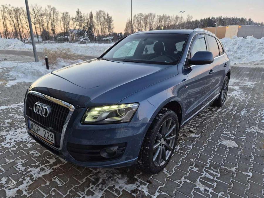 Zils Audi Q5 2009 Viļņa, ar dzinēja tilpumu 2.00 L un nobraukumu 282 tūkst. km par 8600 €, foto 1 vietnē AUTOMOTO.COM.LV