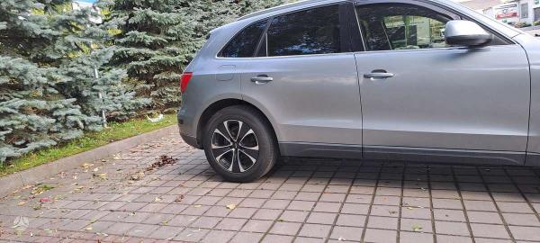 Blue Audi Q5 2009 in Klaipeda, with an engine capacity of 1.97 L and mileage of 269 thousand km for 7200 €, photo 5 on AUTOMOTO.COM.LV