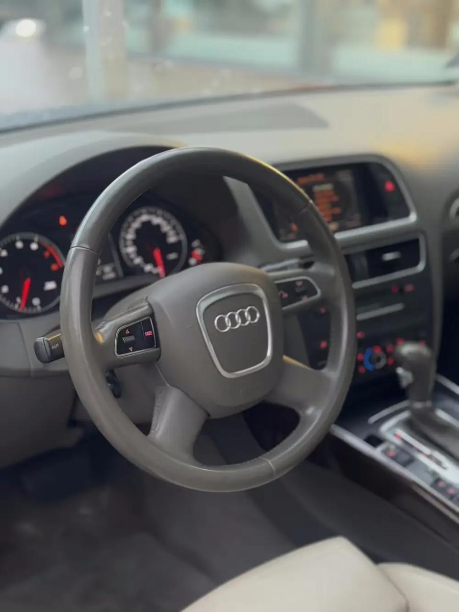 Blue Audi Q5 2010 in Riga, with an engine capacity of 2.00 L and mileage of 154 thousand km for 11650 €, photo 8 on AUTOMOTO.COM.LV