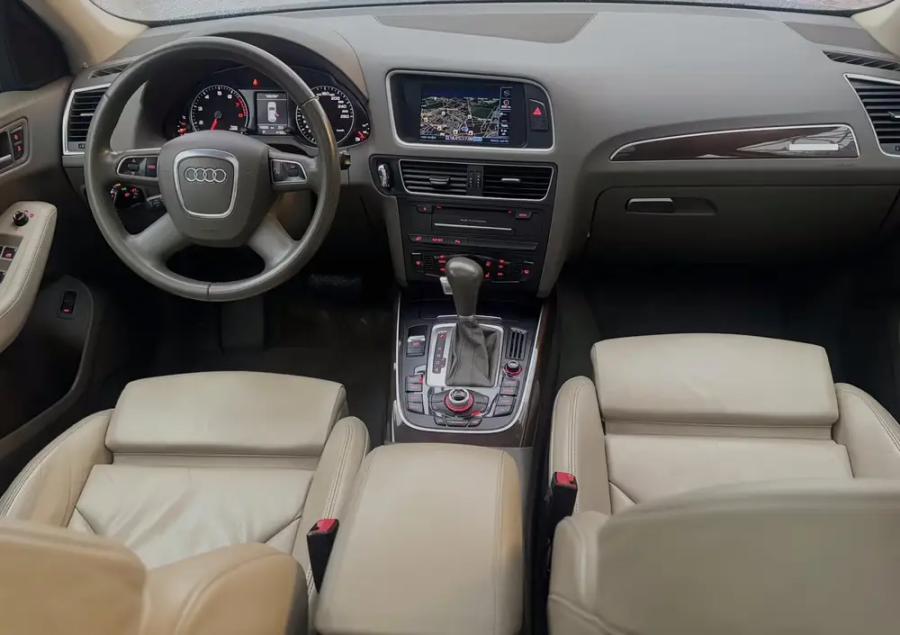 Blue Audi Q5 2010 in Riga, with an engine capacity of 2.00 L and mileage of 154 thousand km for 11650 €, photo 16 on AUTOMOTO.COM.LV