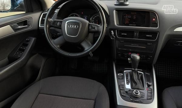 Audi Q5 2010 in Klaipeda on AUTOMOTO.COM.LV Blue Audi Q5 2010 in Klaipeda, with an engine capacity of 3.00 L and mileage of 294 thousand km for 6950 €, photo 9 on AUTOMOTO.COM.LV