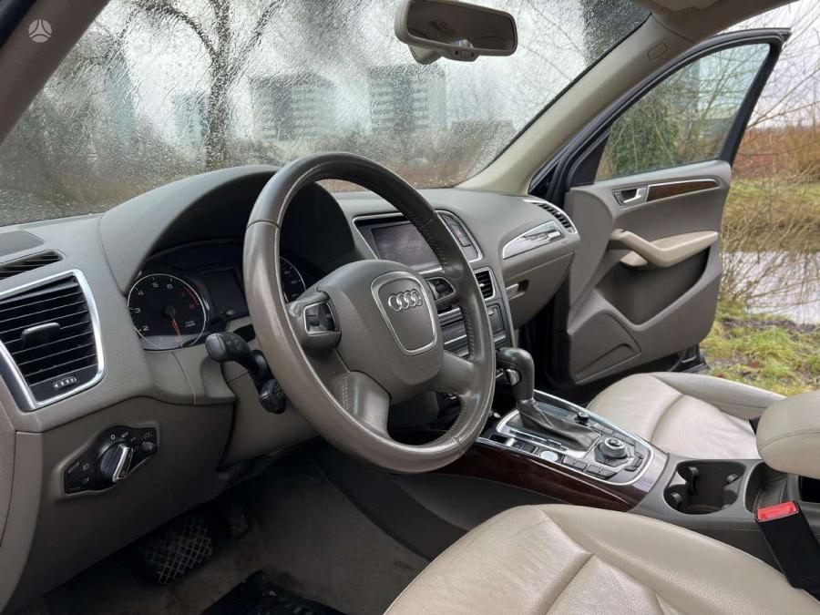 Zils Audi Q5 2012 Viļņa, ar dzinēja tilpumu 3.20 L un nobraukumu 228 tūkst. km par 6500 €, foto 21 vietnē AUTOMOTO.COM.LV