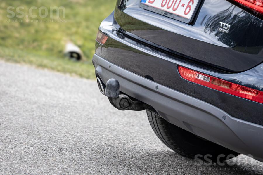 Blue Audi Q5 2013 in Tukums, with an engine capacity of 2.00 L and mileage of 185 thousand km for 13500 €, photo 13 on AUTOMOTO.COM.LV