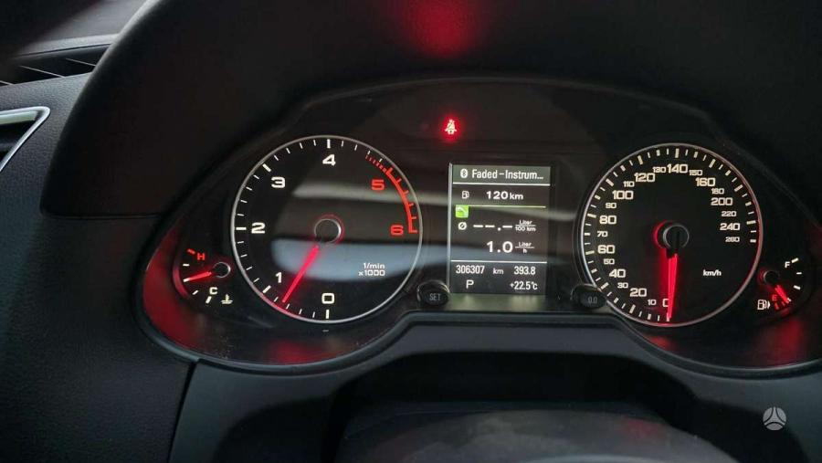 Blue Audi Q5 2014 in Panevezys, with an engine capacity of 3.00 L and mileage of 306 thousand km for 9500 €, photo 15 on AUTOMOTO.COM.LV