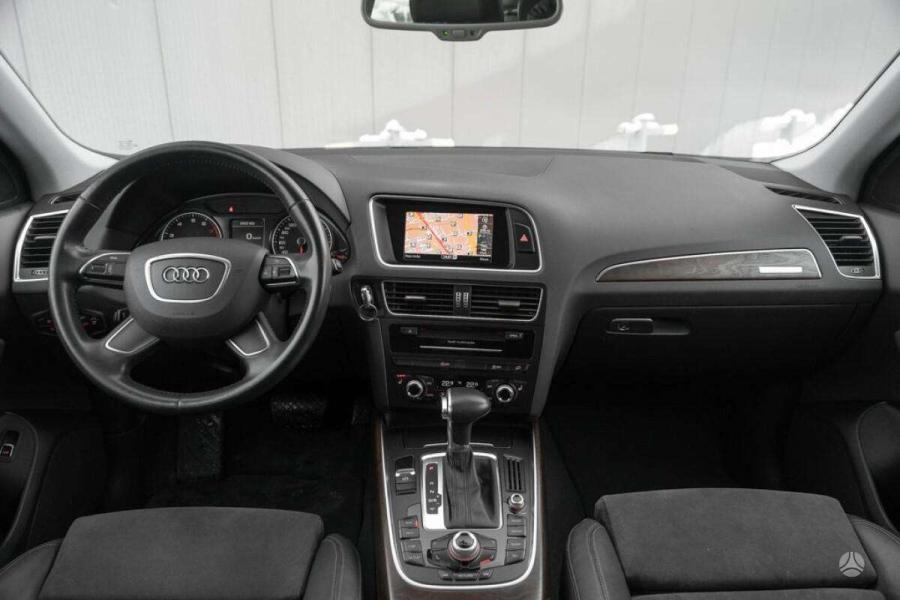 Blue Audi Q5 2016 in Vilnius, with an engine capacity of 2.00 L and mileage of 216 thousand km for 13950 €, photo 14 on AUTOMOTO.COM.LV